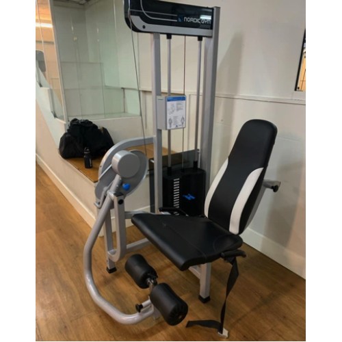 Sittande benspark från Nordic Gym - Baltic Fitness